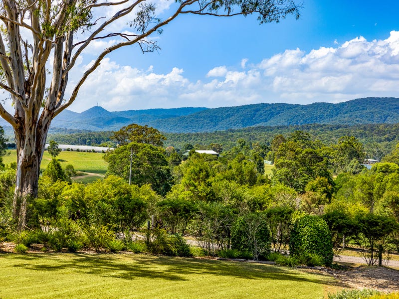 7 Flindersia Drive, Traveston, Qld 4570 - Property Details