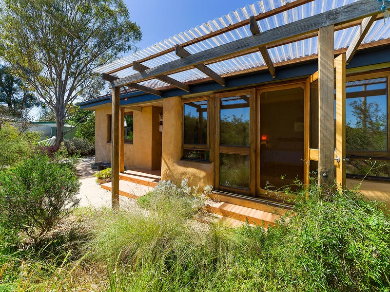 18 Adams Street, Castlemaine, VIC 3450 - realestate.com.au