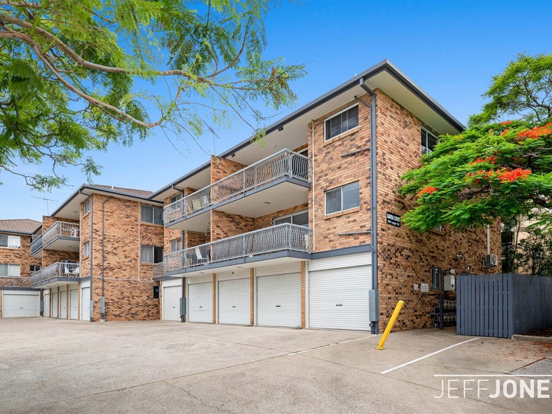 4/558 Logan Road, Greenslopes, Qld 4120 - Property Details