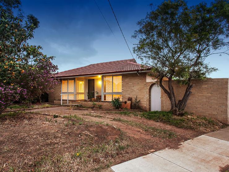2 Rowell Court, Melton South, Vic 3338 - realestate.com.au