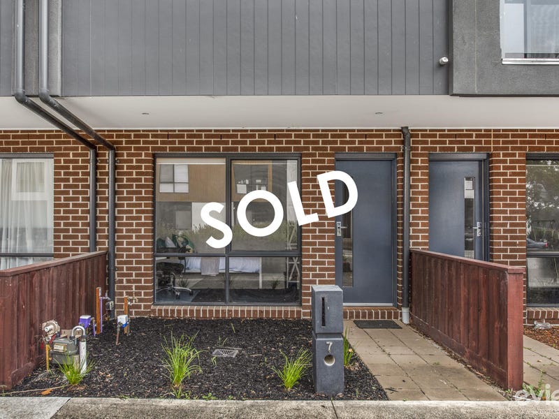 7/1 Village Way, Pakenham, Vic 3810 - Property Details