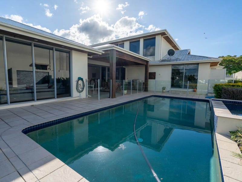 2020 The Boulevarde, Benowa, Qld 4217 - Property Details