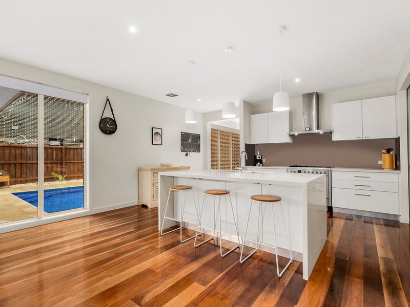 9 Barrett Place, Doreen, Vic 3754 - Property Details