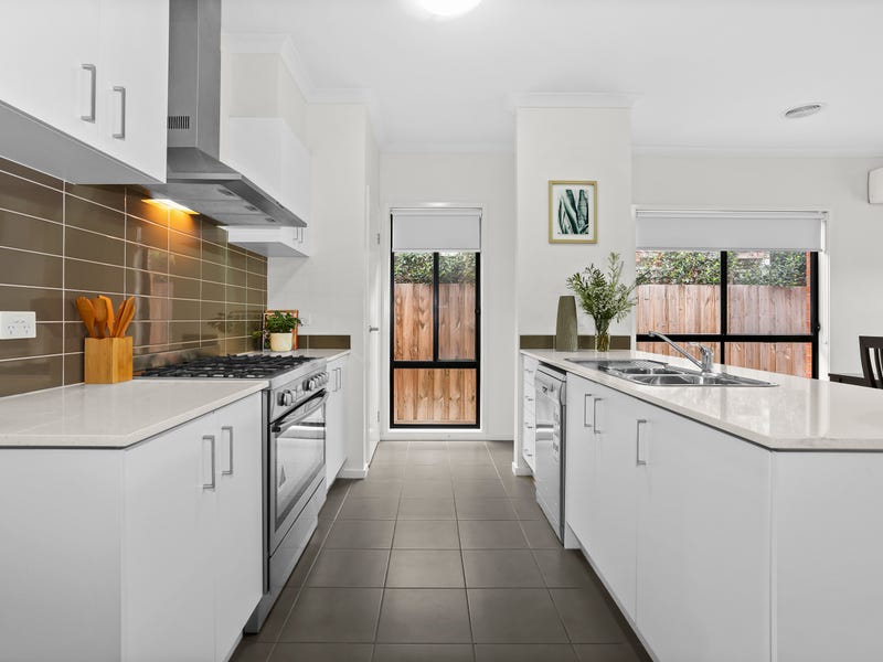 11 Manna Way, Point Cook, VIC 3030 - realestate.com.au