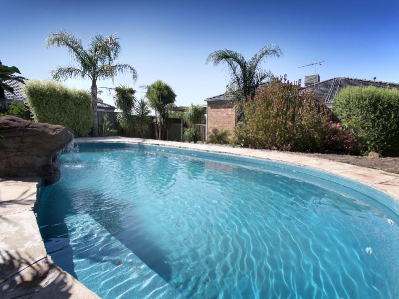 27 Paringa Way, Burnside, Vic 3023 - Property Details