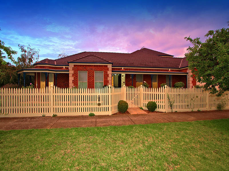 10 Manorvale Parade, Werribee, Vic 3030 - Property Details