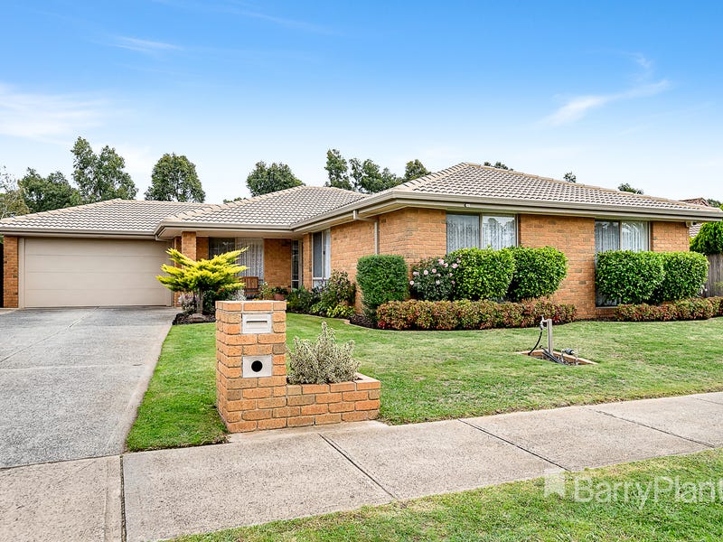 104 Lawless Drive, Cranbourne North, VIC 3977 - realestate.com.au