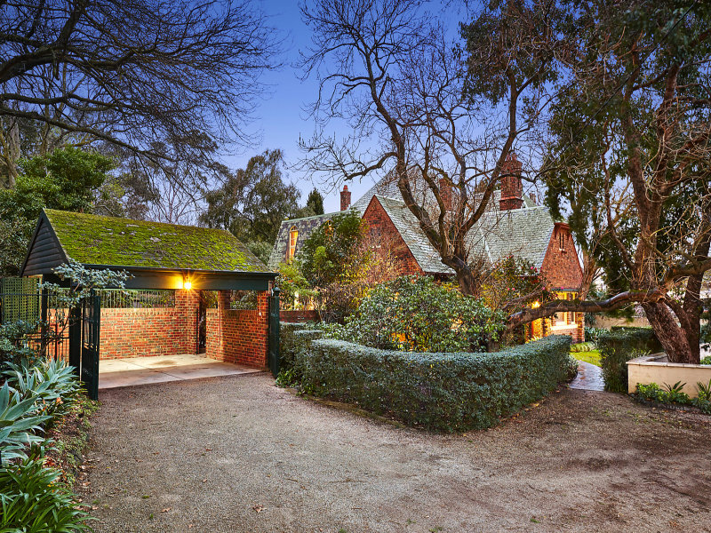 2 Athol Place, Canterbury, Vic 3126 - Property Details