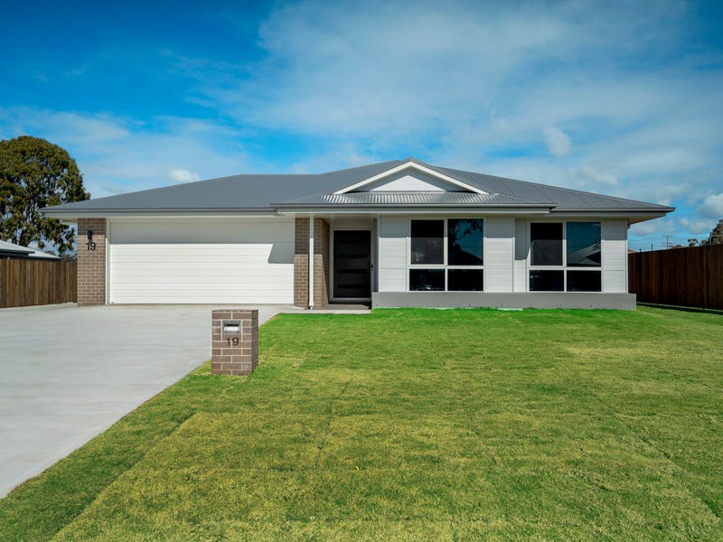 19 Cattell Crescent, Pittsworth, Qld 4356 - Property Details