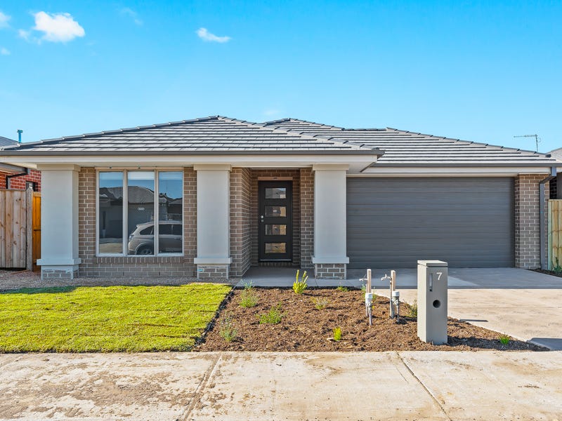 7 Chitwan Street, Clyde North, VIC 3978 - realestate.com.au