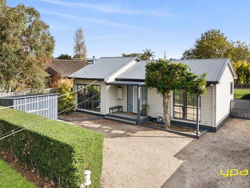 3 Hotham Street, Cranbourne, Vic 3977 - Property Details