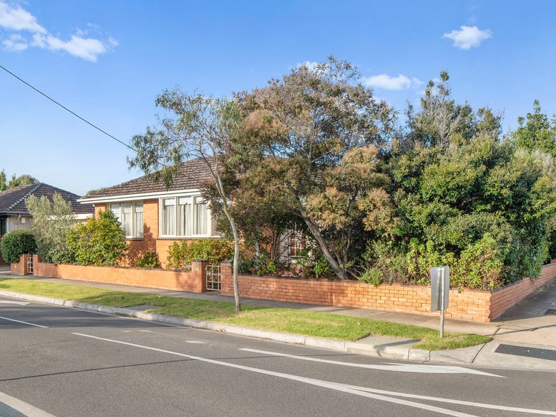 18 Cranbourne Road, Frankston, Vic 3199 - Property Details