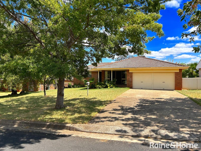 4 Normoyle Crescent, Young, NSW 2594 - Property Details