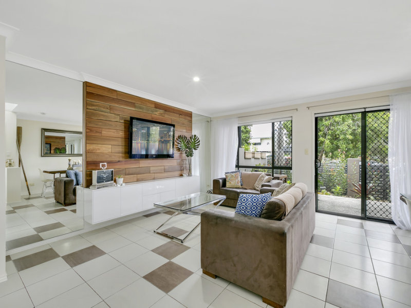1/53 Gordon Street, Labrador, Qld 4215 - Property Details