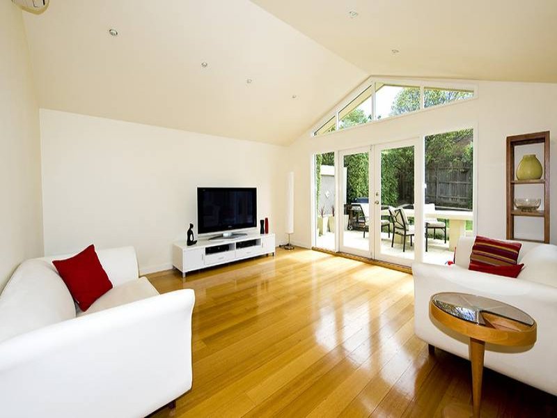 22 Warren Road, Viewbank, Vic 3084 - Property Details