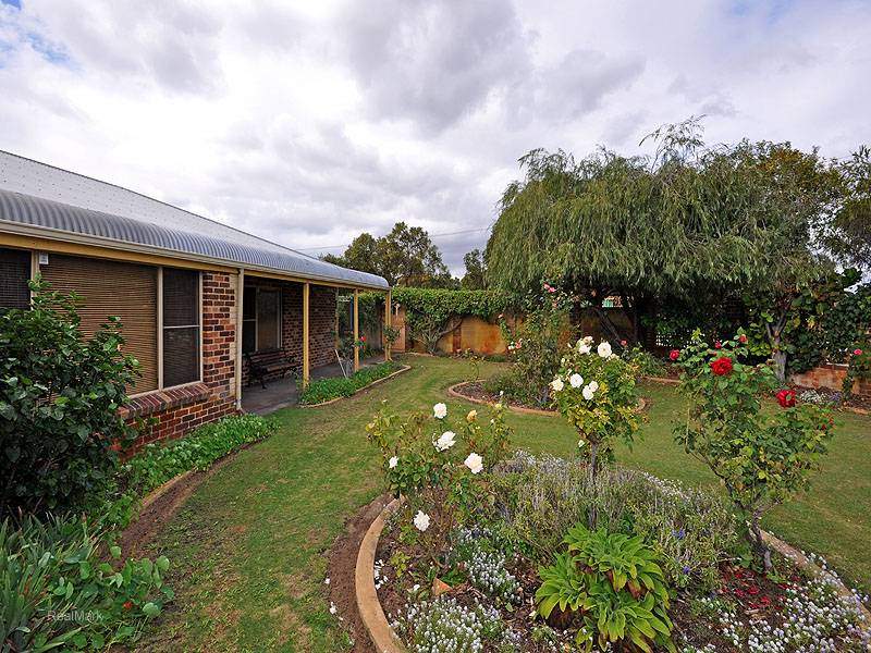 42 Sandalford Drive, Beldon, WA 6027 - Property Details