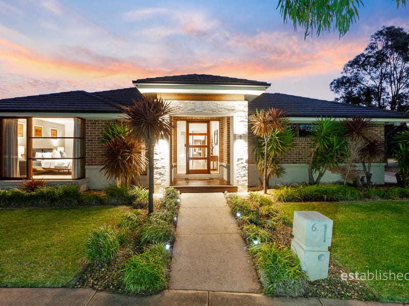 6 Half Moon Terrace, Point Cook, VIC 3030 - realestate.com.au