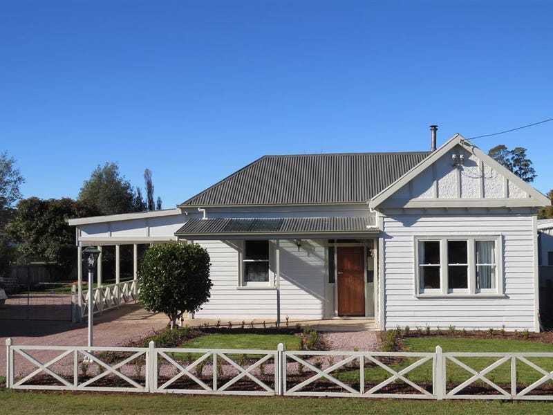 8 Johnson Street, Sheffield, Tas 7306 - Property Details