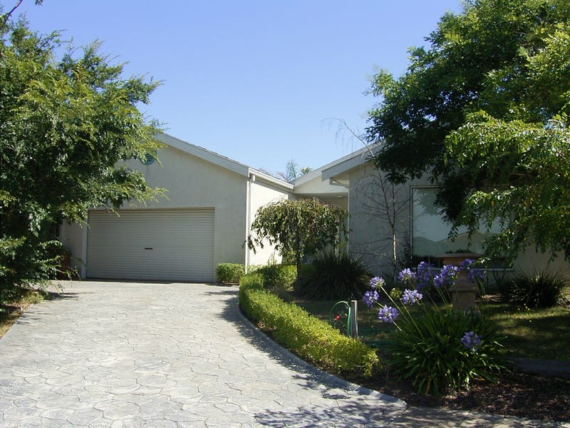 8 Rivoli Place, Keilor Lodge, VIC 3038 - realestate.com.au