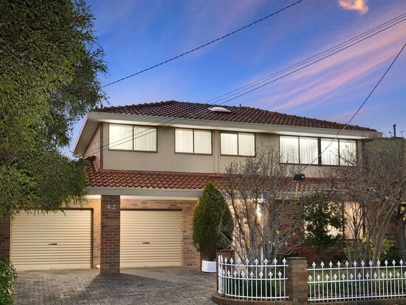 42 Manorvale Parade, Werribee, VIC 3030 - realestate.com.au