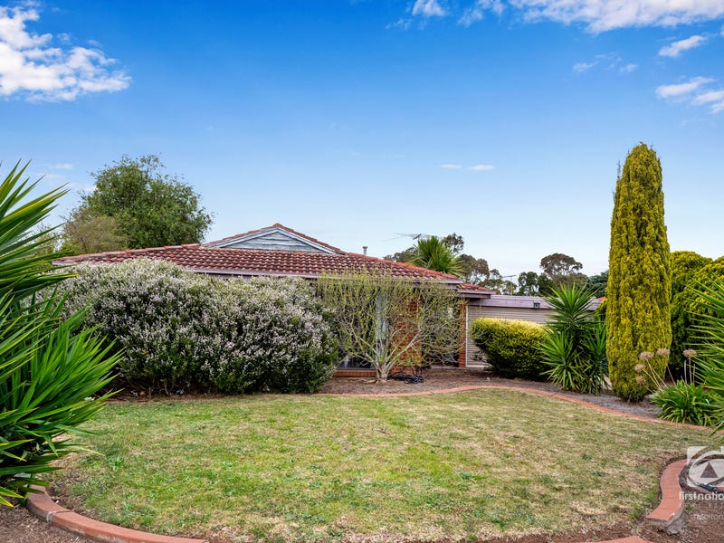 35 James Cook Drive, Melton West, VIC 3337 - realestate.com.au