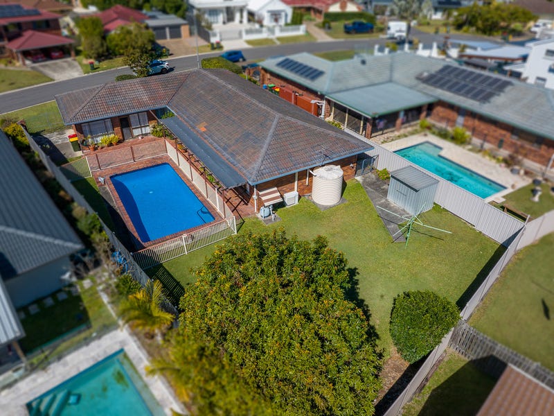 5 Dunvegan Place, Carindale, Qld 4152 - Property Details