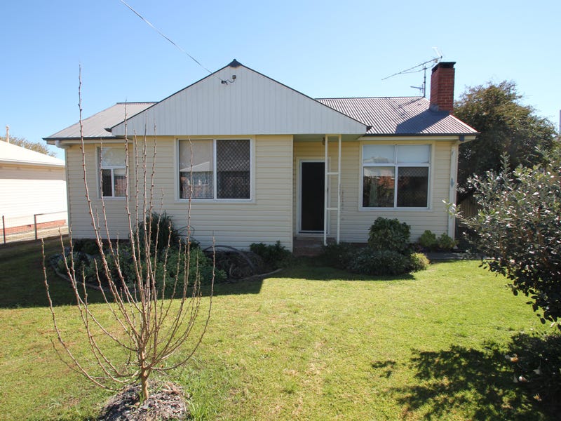 110 Douglas Street, Tenterfield, NSW 2372 - Property Details