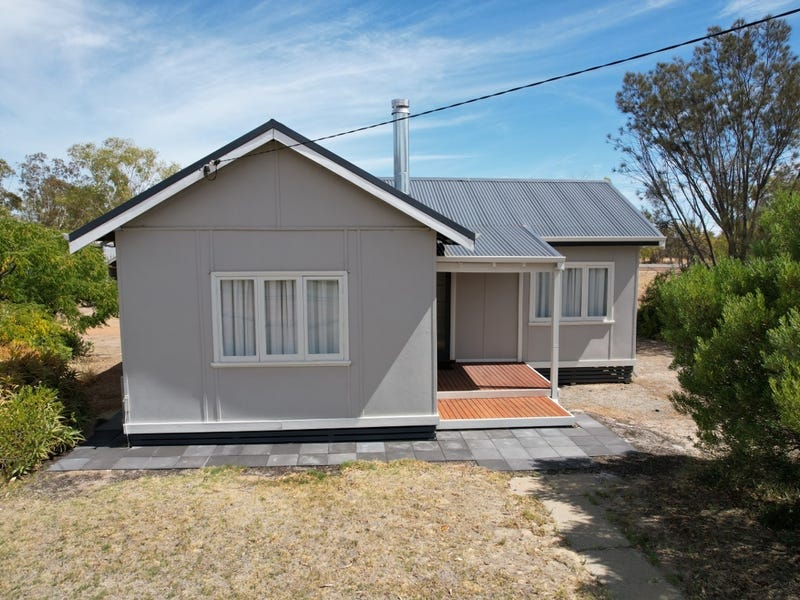 2 Solomon Street, Meckering, WA 6405 - Property Details
