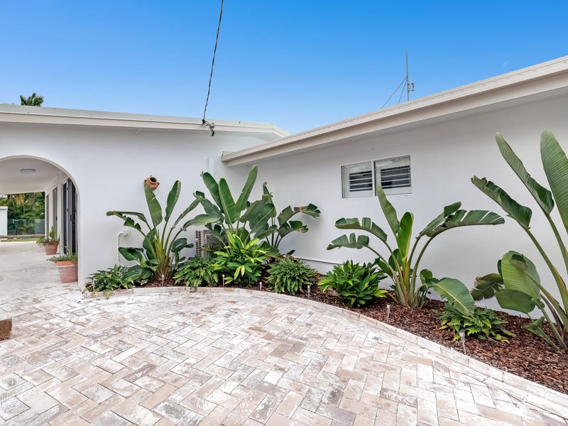 17 Deagon Drive, Runaway Bay, QLD 4216 - realestate.com.au