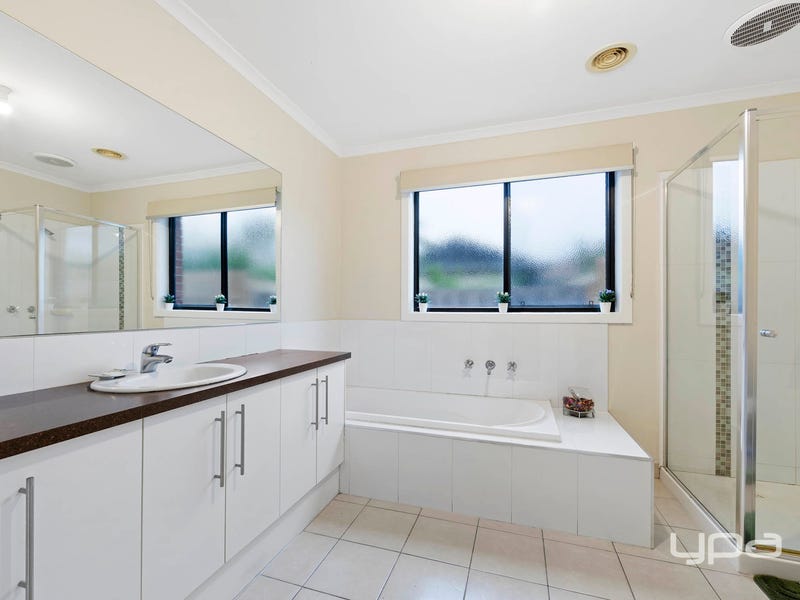 12 Feldspar Close, St Albans, VIC 3021 - realestate.com.au