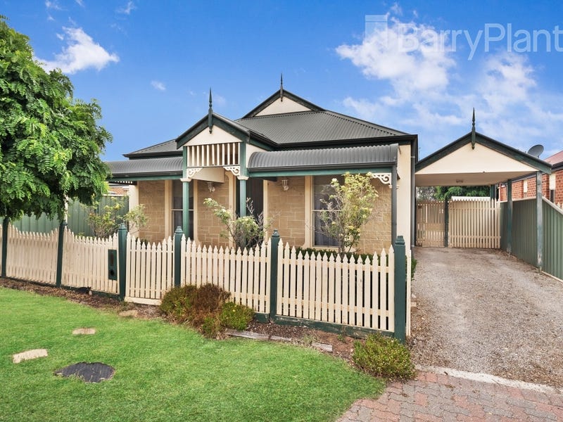 6 Piccadilly Lane, Wyndham Vale, VIC 3024 - realestate.com.au