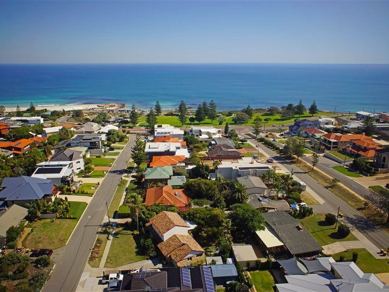 17 Elliott Road, Trigg, WA 6029 - realestate.com.au