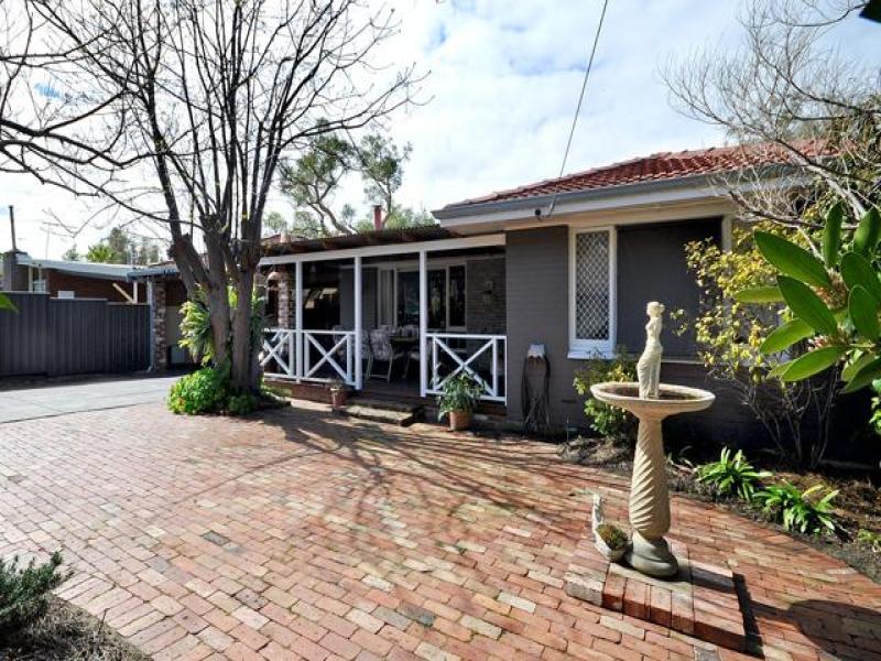 16 Acacia Way, Duncraig, WA 6023 - Property Details