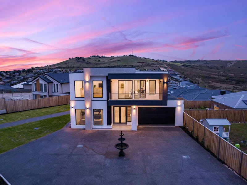 8 Ridgeview Court, Sunbury, Vic 3429 - Property Details