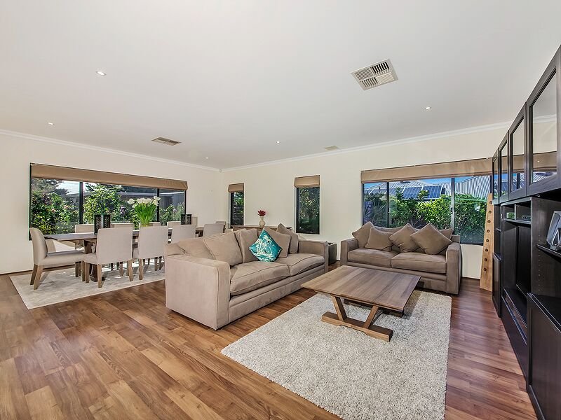 10 Erickson Pass, Ellenbrook, WA 6069 - Property Details