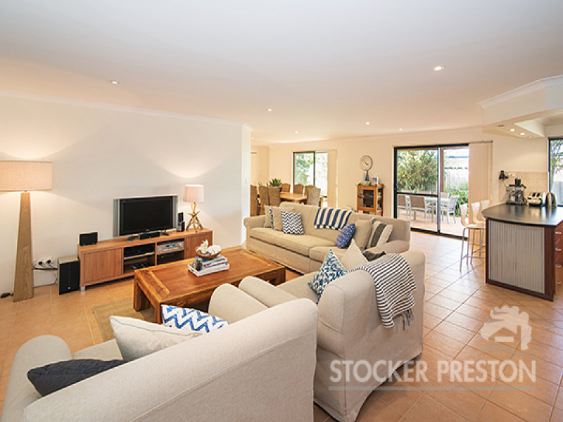 13 Amberley Loop, Dunsborough, WA 6281 - realestate.com.au