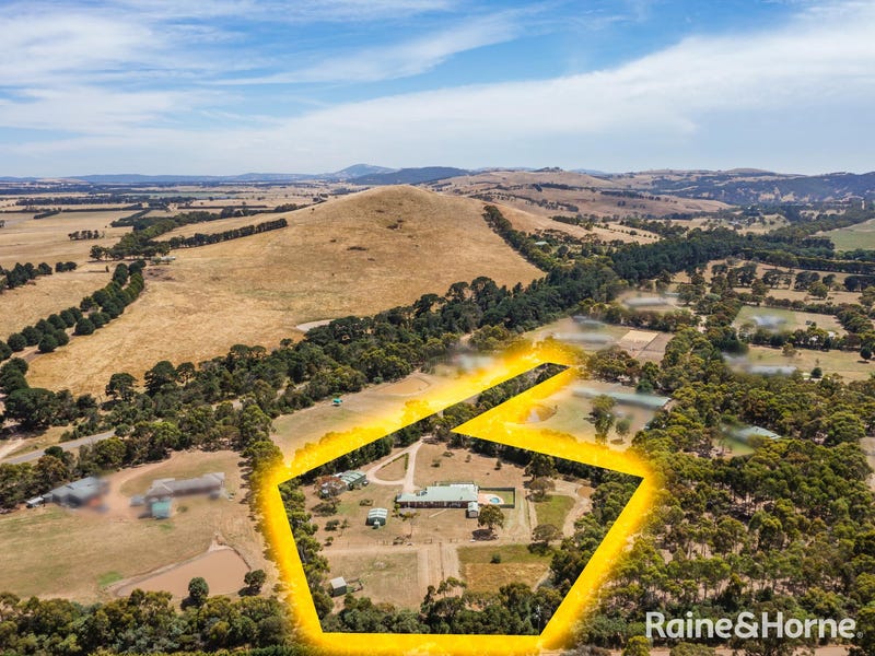 10 Billabong Drive, Monegeetta, VIC 3433 - realestate.com.au