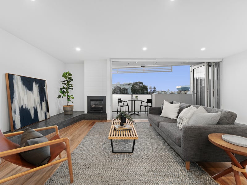 1/4 Small Street, Hampton, Vic 3188 - Townhouse for Sale - realestate ...