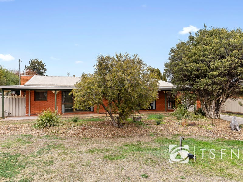 40 Clee Cres, Strathdale, VIC 3550 - realestate.com.au