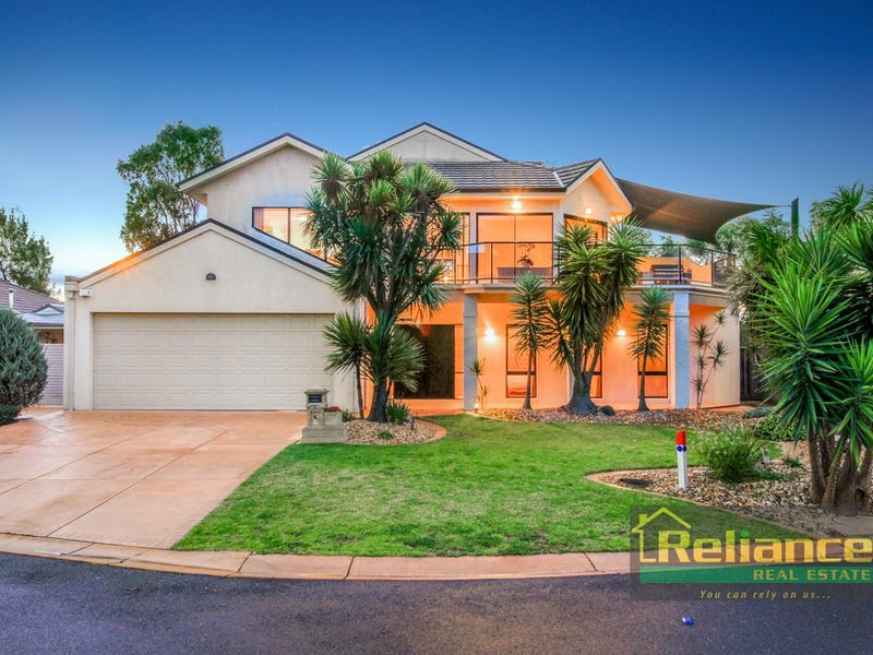 4 Lakeside Drive, Point Cook, VIC 3030 - realestate.com.au