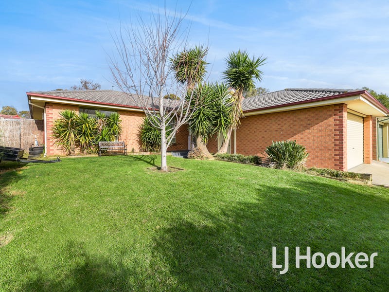 8 Pownceby Court, Pakenham, VIC 3810 - realestate.com.au