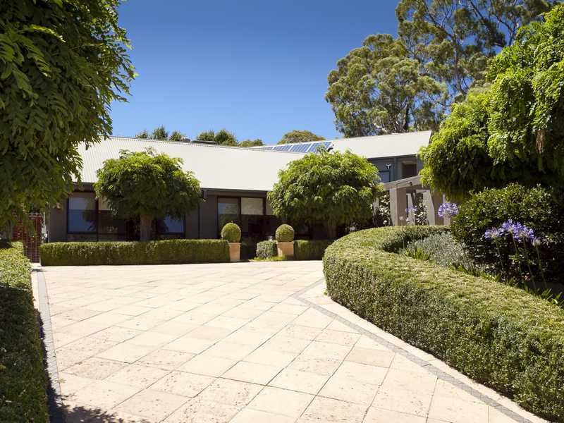 17 Forest Drive, Jerrabomberra, NSW 2619 - Property Details