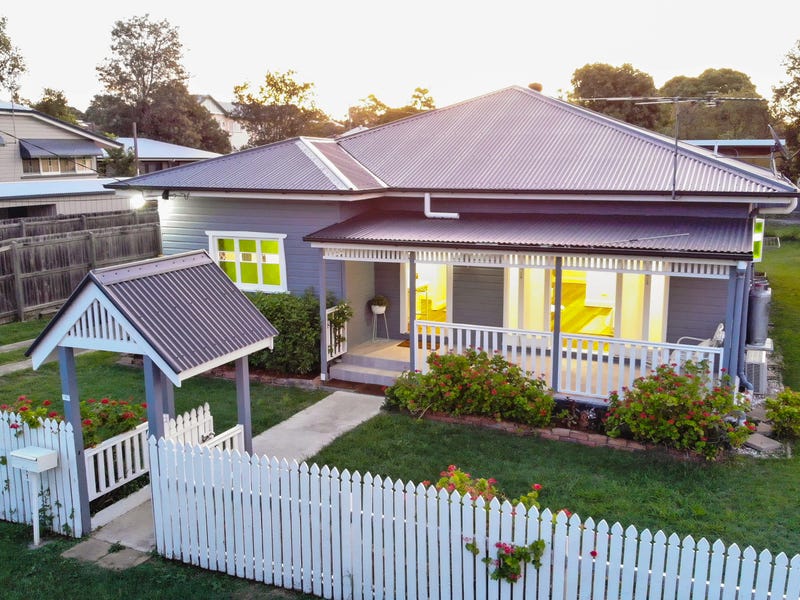 1 Thompson Street, Silkstone, Qld 4304 - Property Details