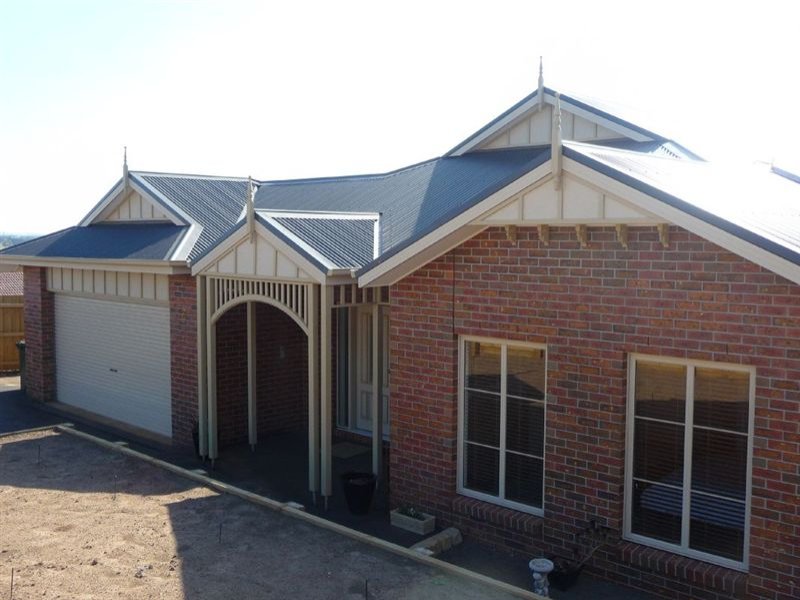 8 Mayfair Drive, Drouin, Vic 3818 - Property Details