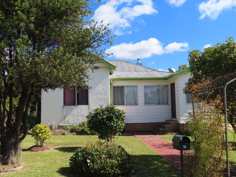 12 McGregor Terrace, Stanthorpe, Qld 4380 - Property Details