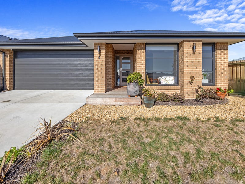 9 Furlong Crescent, Dalyston, Vic 3992 - Property Details