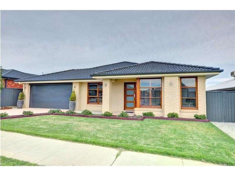 6 Craven Street, Lucas, VIC 3350 - realestate.com.au