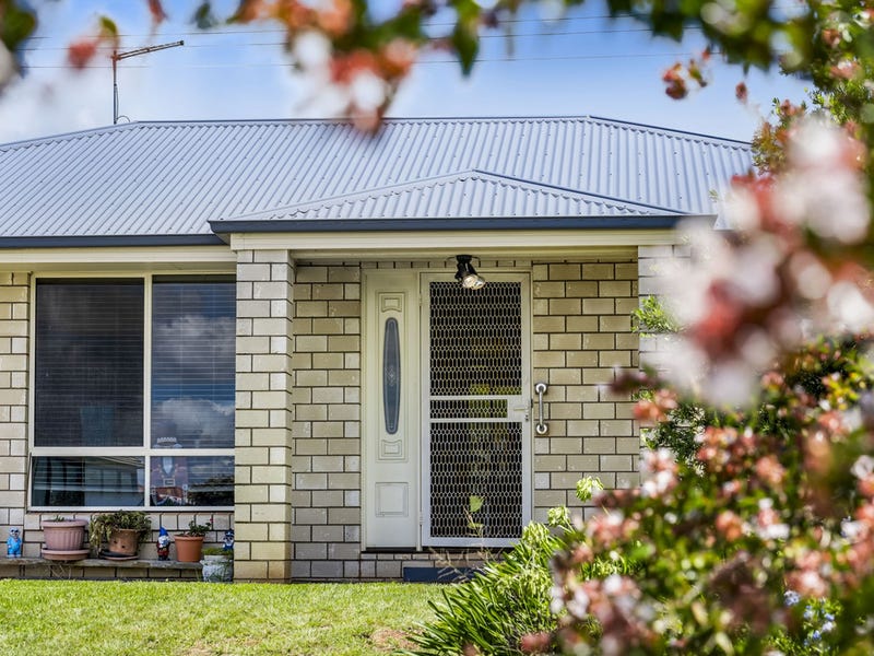 32 Smythe Drive, Highfields, Qld 4352 - Property Details