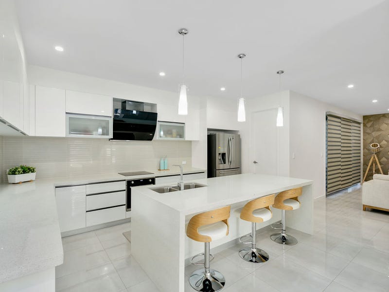 2/20 Nevenia Street, Labrador, Qld 4215 - Property Details