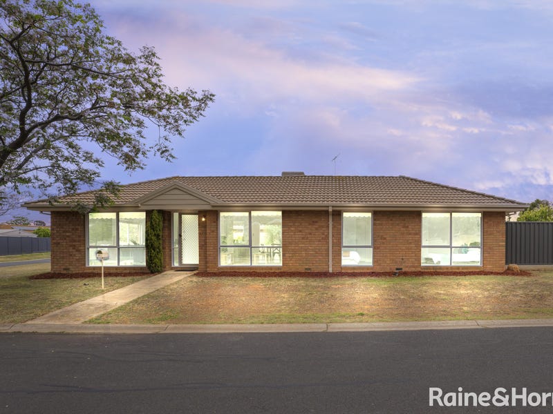 Sold Property Prices & Auction Results in 80 Kirkton Dr, Kurunjang, VIC ...